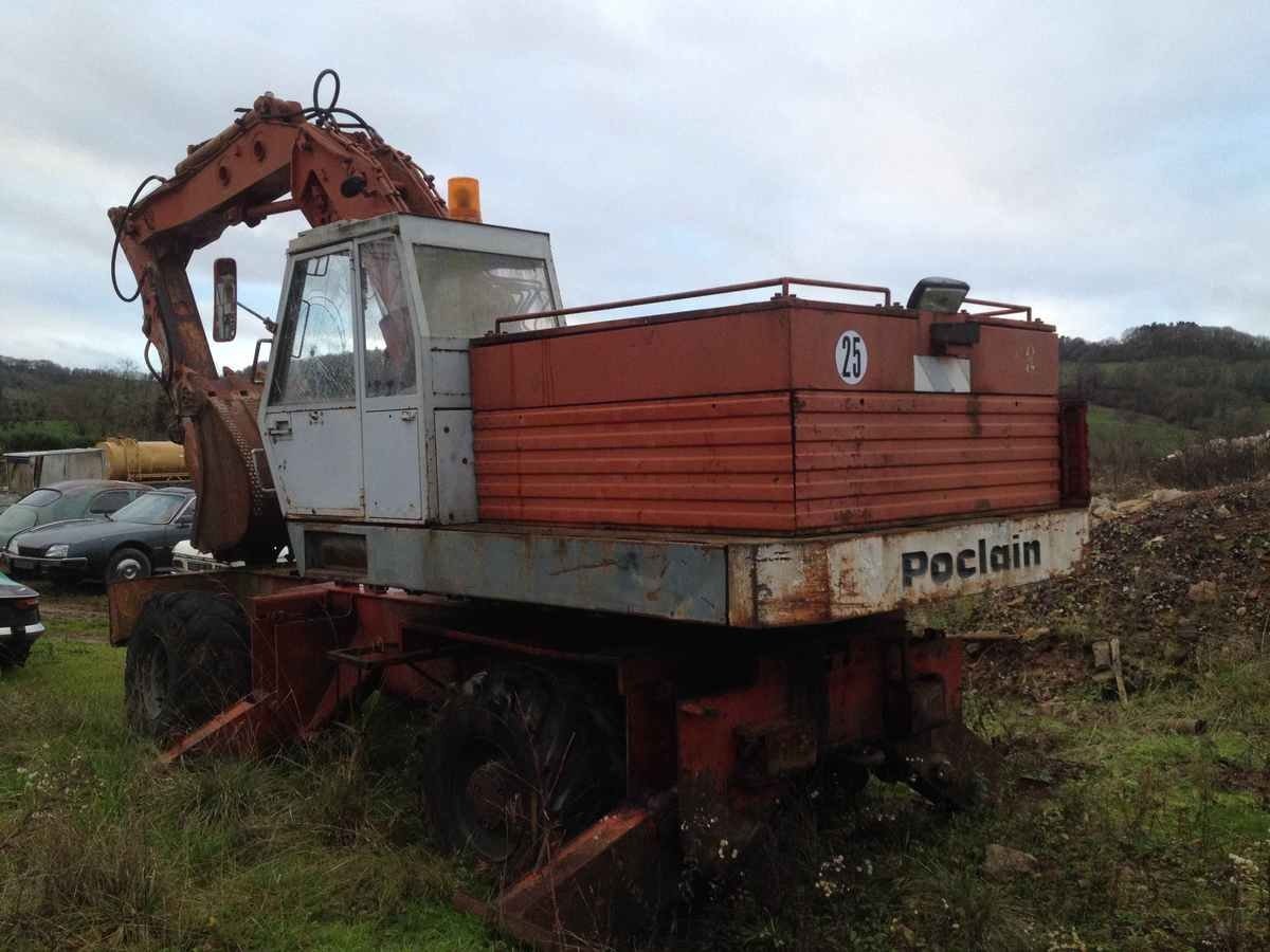 Pelle sur pneus Poclain LY80 d'occasion en vente | Scar